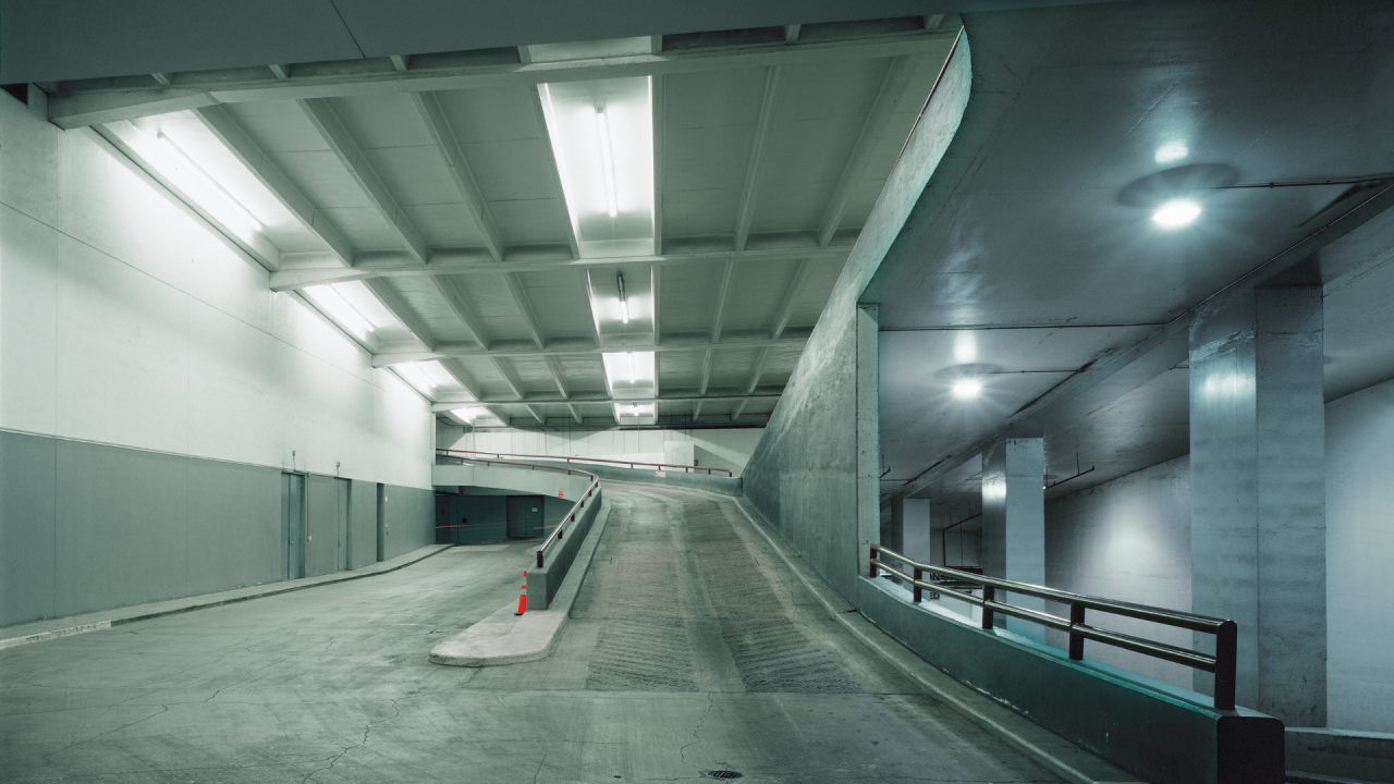 PARKING Y ACCESOS | NextMileStone